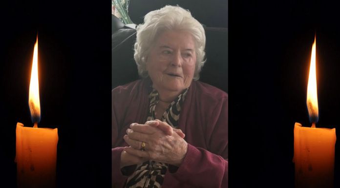 大塚ひな スタイル抜群なニーハイキャバ嬢！敏感まんこをまんぐり返しにしてベロ舐めクンニ